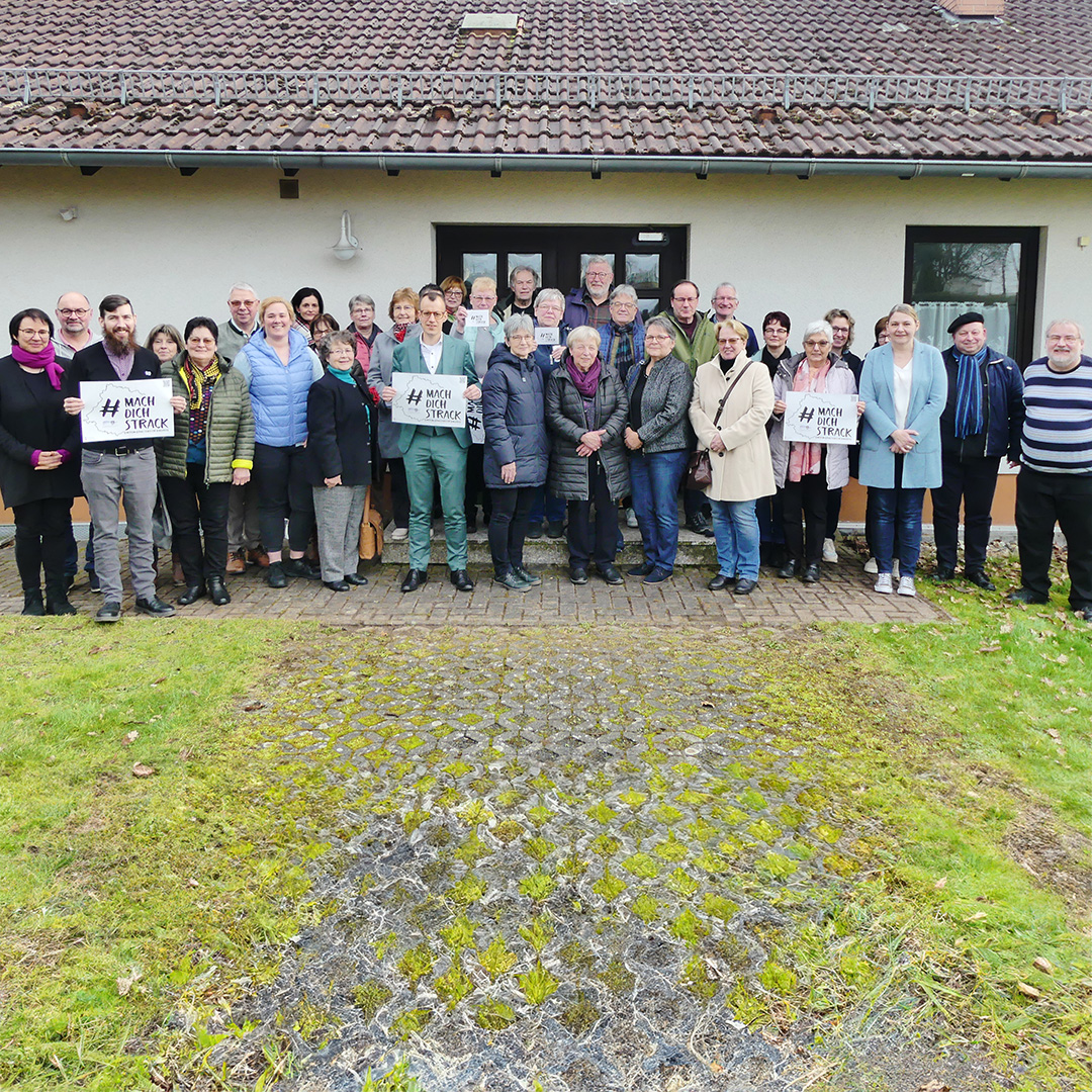 "Mach Dich strack - Gemeinsam geradestehen für Demokratie": Mitmach ...
